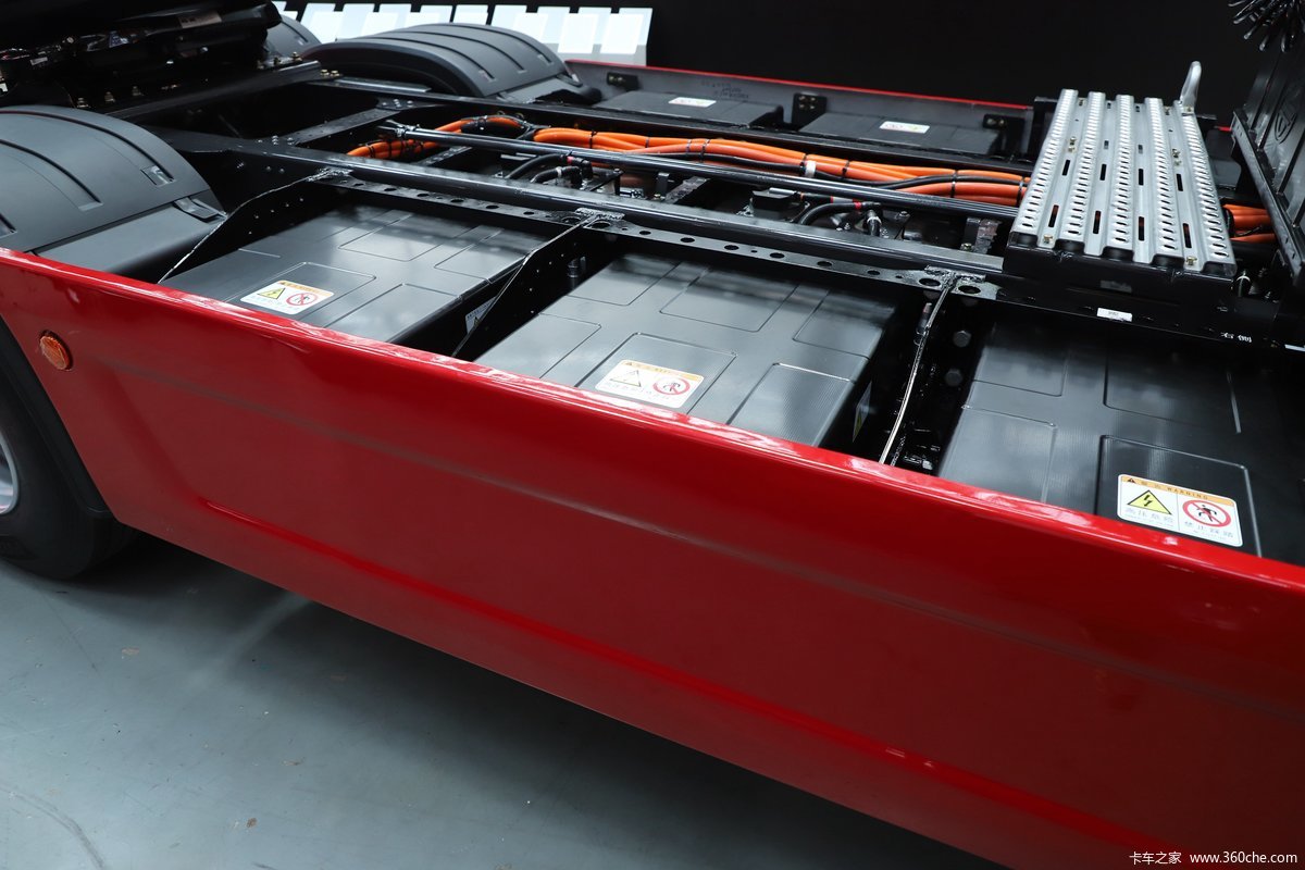【图】东风柳汽 乘龙H7重卡 6X4 纯电动换电牵引车513kWh_实拍图片_1905652_卡车之家