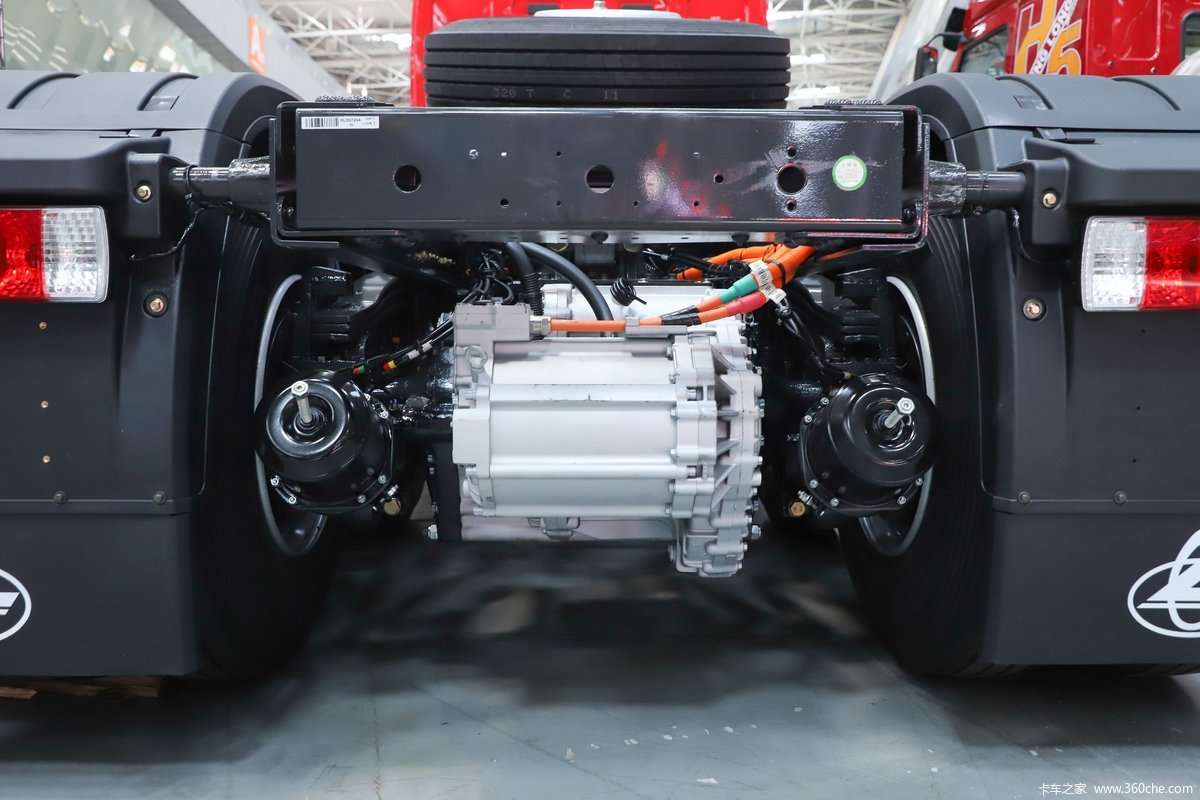 【图】东风柳汽 乘龙H7重卡 6X4 纯电动换电牵引车513kWh_实拍图片_1905652_卡车之家