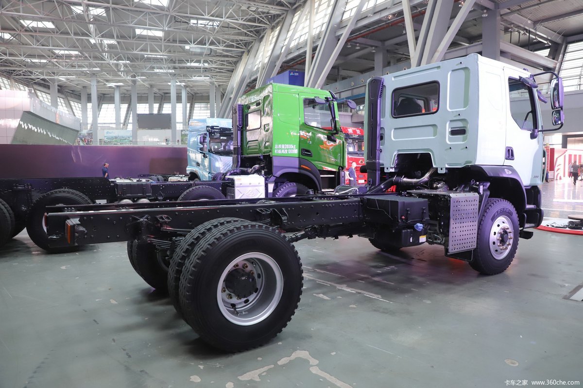 【图】东风柳汽 新乘龙M3 200马力 4X2 4.5米自卸车(LZ3160M3AC2)_实拍图片_1906207_卡车之家