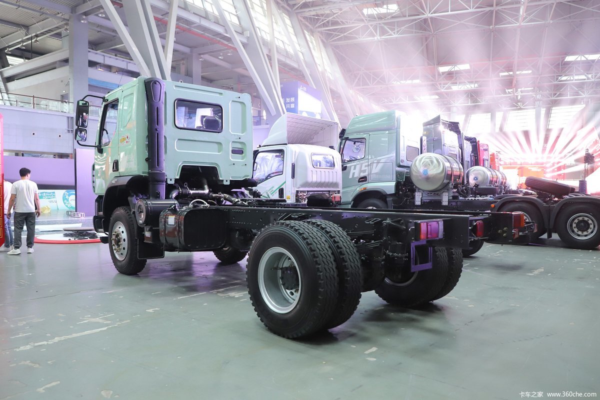 【图】东风柳汽 新乘龙M3 200马力 4X2 4.5米自卸车(LZ3160M3AC2)_实拍图片_1906207_卡车之家