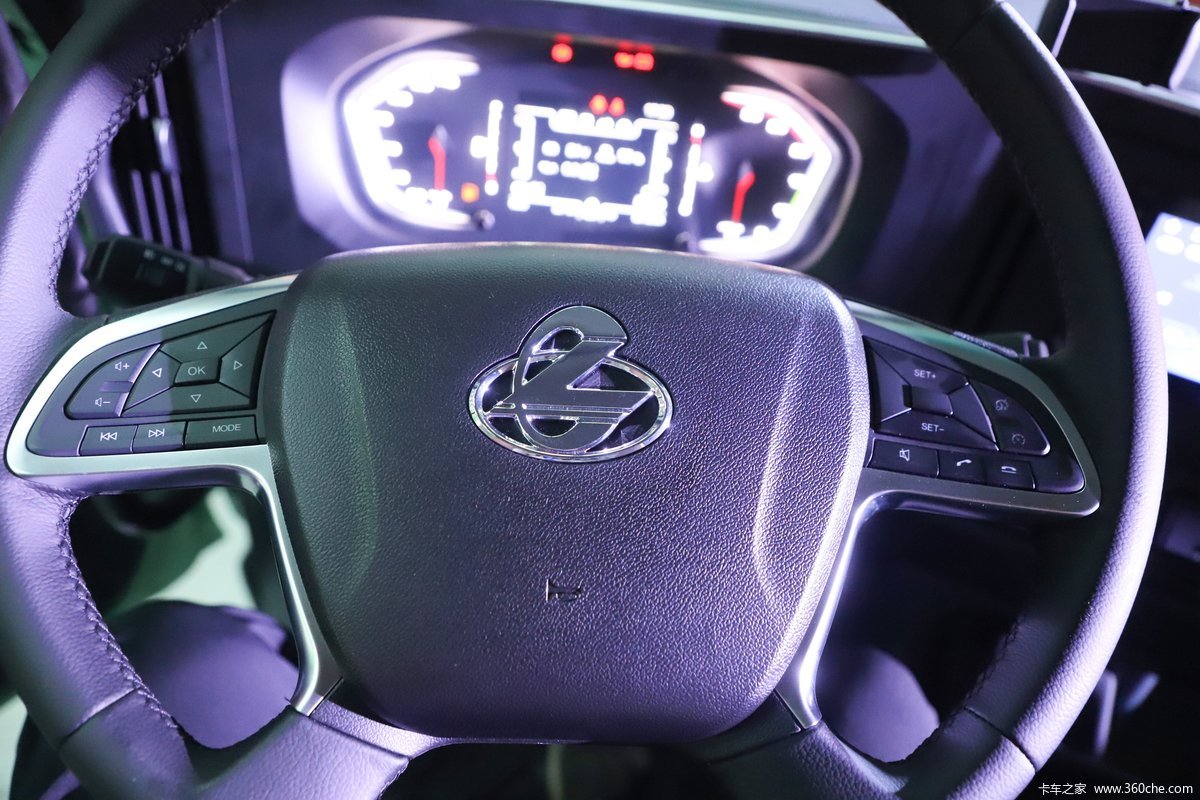 【图】东风柳汽 新乘龙M3 200马力 4X2 4.5米自卸车(LZ3160M3AC2)_实拍图片_1906233_卡车之家