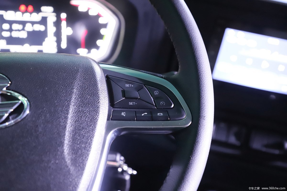 【图】东风柳汽 新乘龙M3 200马力 4X2 4.5米自卸车(LZ3160M3AC2)_实拍图片_1906237_卡车之家