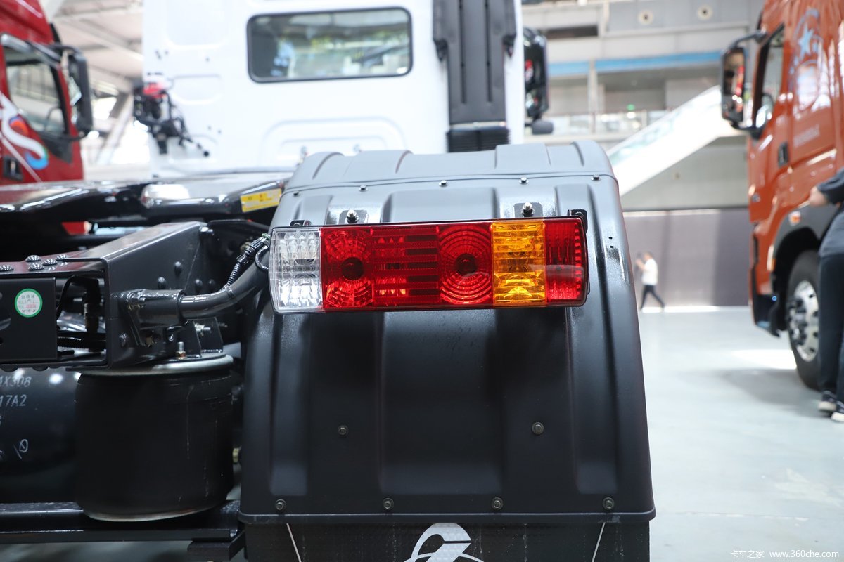 【图】东风柳汽 乘龙H7重卡 480马力 4X2 AMT自动档牵引车(东康12L)(LZ4180H7AC1)_实拍图片_1906356_卡车之家