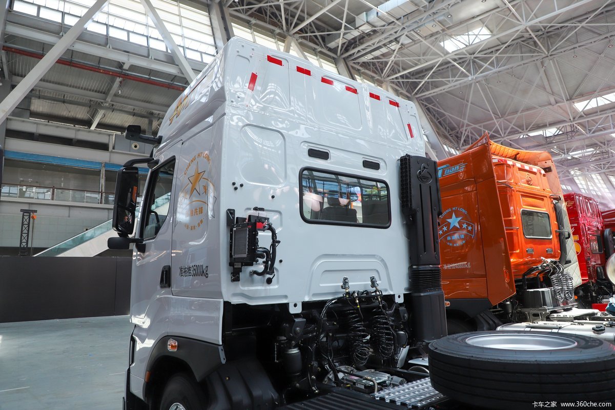 【图】东风柳汽 乘龙H7重卡 480马力 4X2 AMT自动档牵引车(东康12L)(LZ4180H7AC1)_实拍图片_1906356_卡车之家