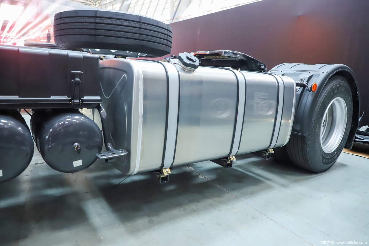 【图】东风柳汽 乘龙H7重卡 480马力 4X2 AMT自动档牵引车(东康12L)(LZ4180H7AC1)_实拍图片_1906356_卡车之家