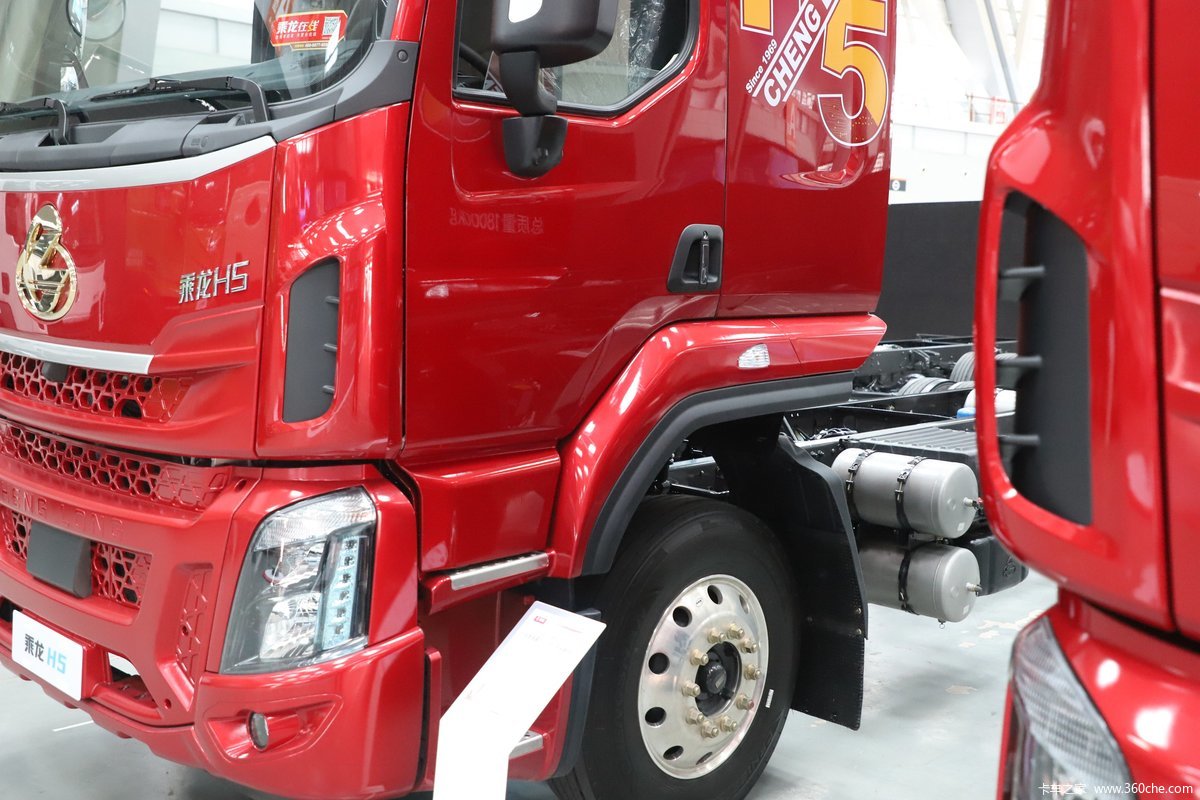 【图】东风柳汽 乘龙H5 300马力 4X2 6.8米仓栅式载货车(LZ5180CCYH5AC1)_实拍图片_1907507_卡车之家