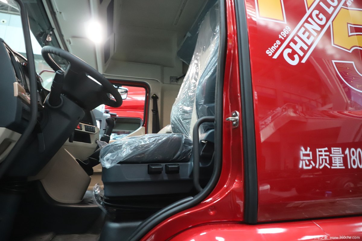 【图】东风柳汽 乘龙H5 270马力 4X2 9.6米厢式载货车(LZ5181XXYH5AC1)_实拍图片_1907730_卡车之家