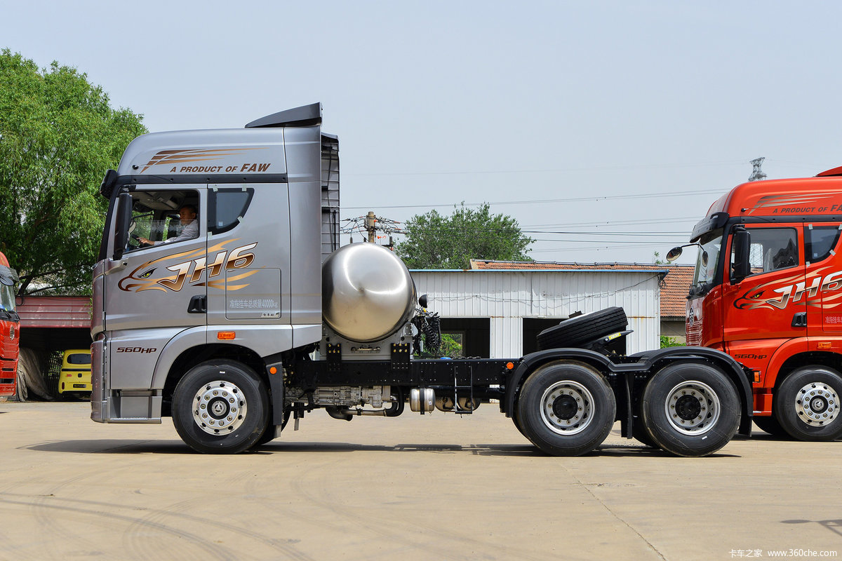 【图】青岛解放 JH6重卡 智享版 560马力 6X4 LNG自动档牵引车(液缓)(CA4258P25K15T1NE6A81)_实拍图片_1912405_卡车之家