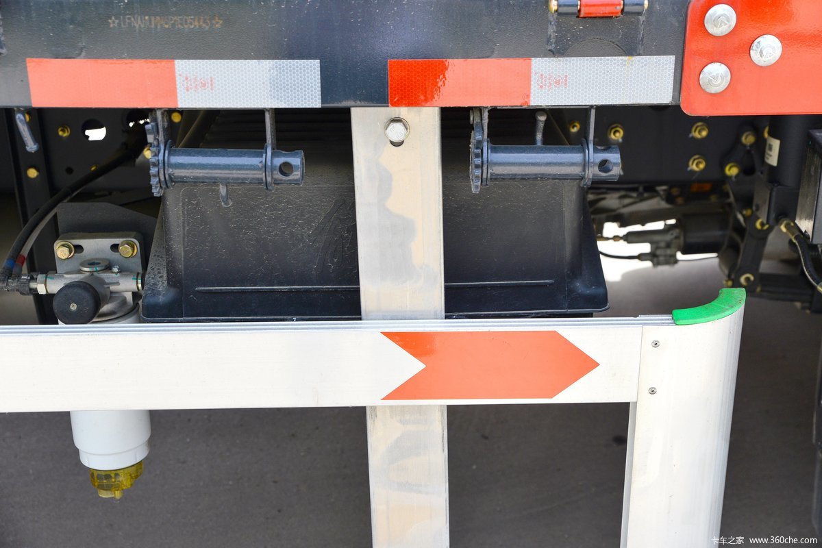 【图】一汽解放 J6G 320马力 4X2 6.75米仓栅式载货车(一汽解放10档)(CA5171CCYP62K1L4E6)_实拍图片 ...