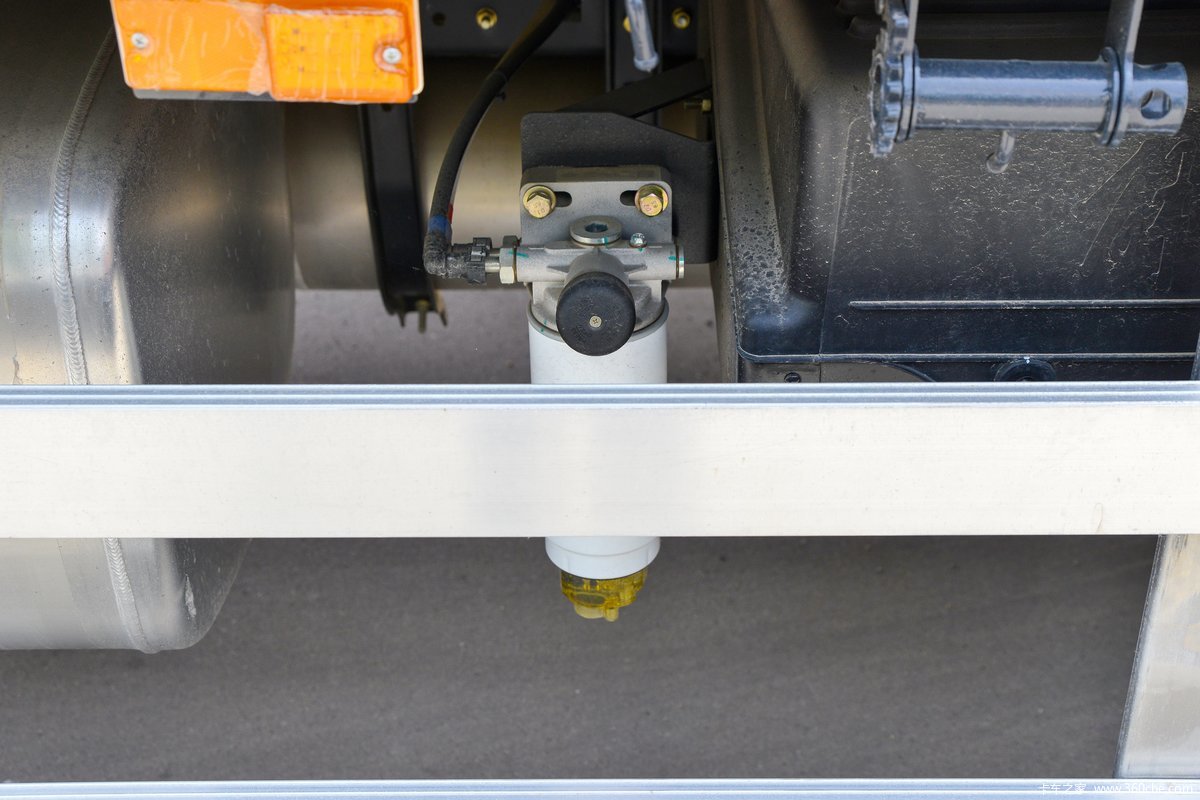 【图】一汽解放 J6G 320马力 4X2 6.75米仓栅式载货车(一汽解放10档)(CA5171CCYP62K1L4E6)_实拍图片 ...