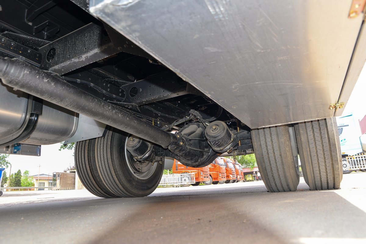 【图】一汽解放 J6G 320马力 4X2 6.75米仓栅式载货车(一汽解放10档)(CA5171CCYP62K1L4E6)_实拍图片 ...