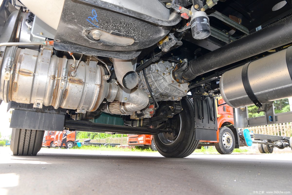 【图】一汽解放 J6G 320马力 4X2 6.75米仓栅式载货车(一汽解放10档)(CA5171CCYP62K1L4E6)_实拍图片 ...