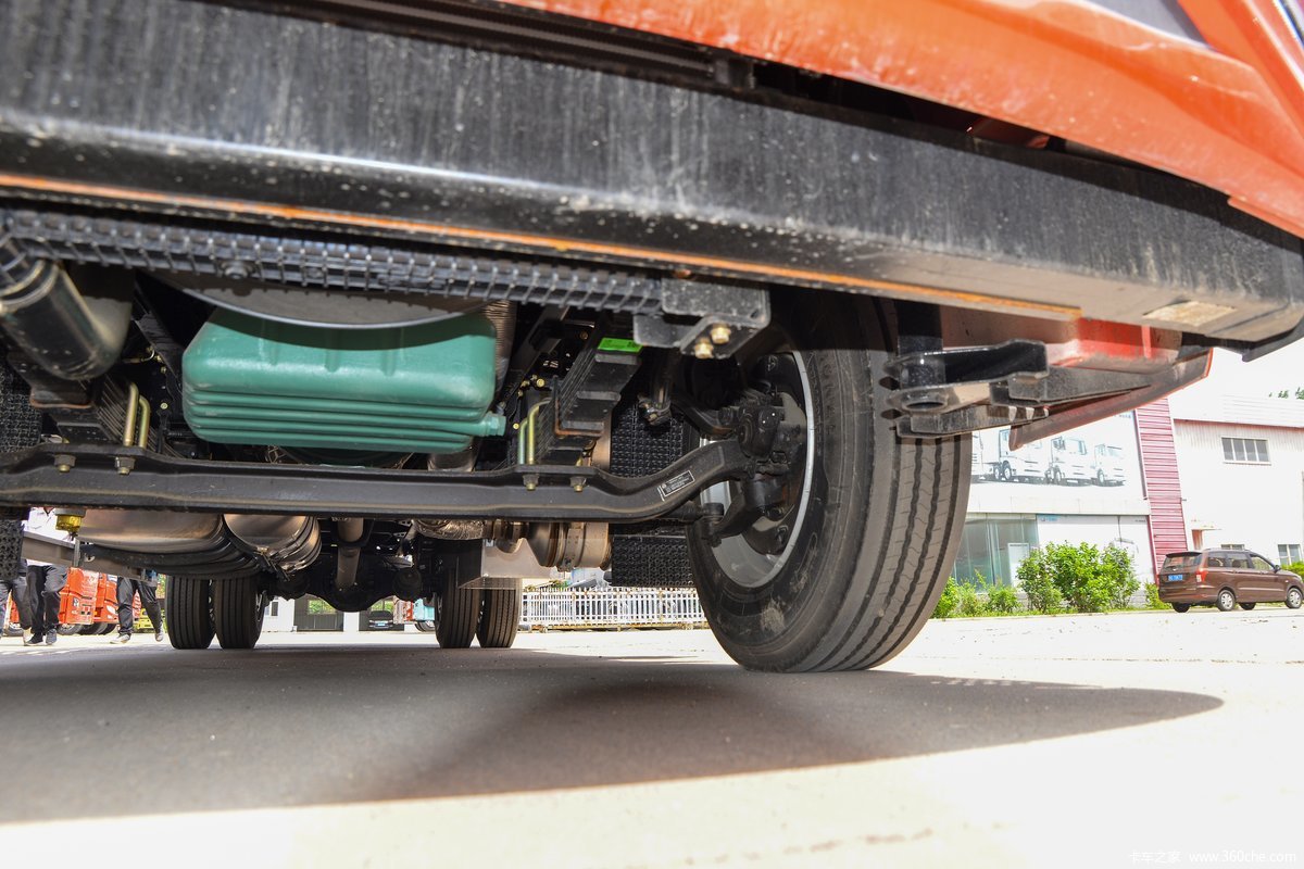 【图】一汽解放 J6G 320马力 4X2 6.75米仓栅式载货车(一汽解放10档)(CA5171CCYP62K1L4E6)_实拍图片 ...