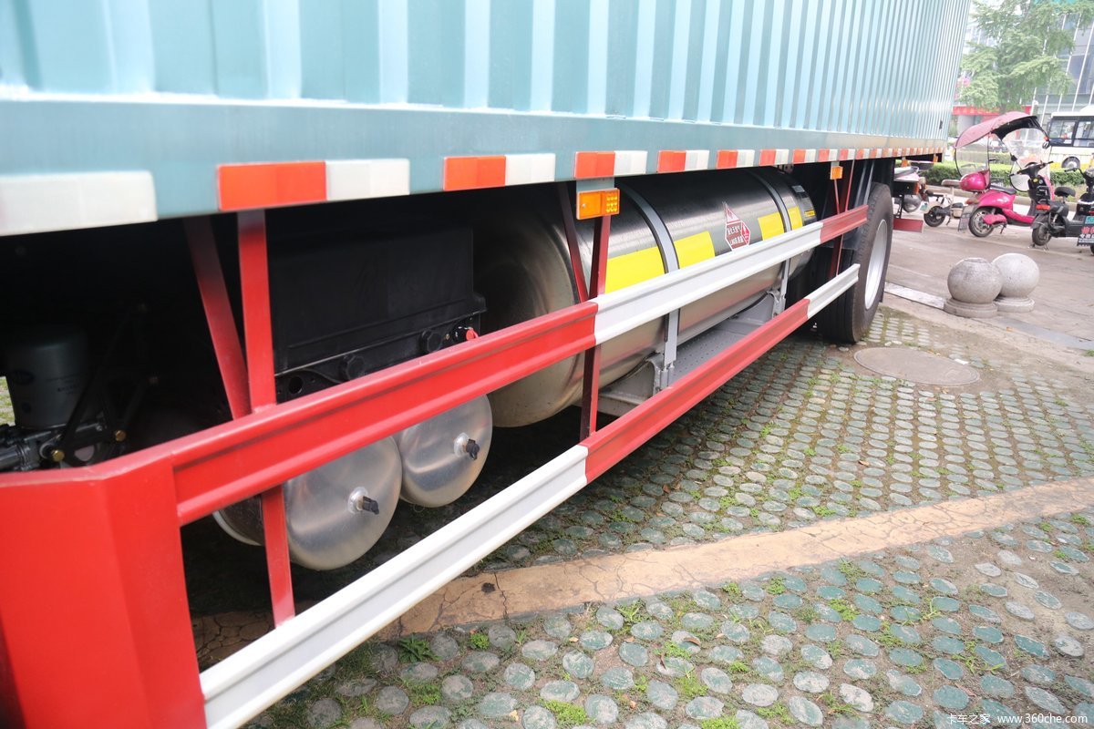 【图】青岛解放 JH6重卡 卓越版 260马力 6X2 9.4米LNG厢式载货车(CA5250XXYP26K2L7T3NE6A80)_实拍图片_1916182_卡车之家