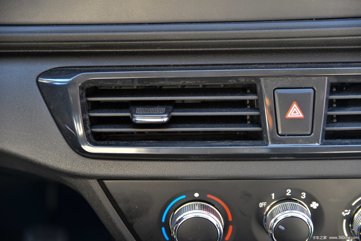 【图】东风小康 D72L 2015款LV0 1.6L 122马力 汽油 2.98米双排栏板微卡(DXK1031NC12HL)_实拍图片_1917737_卡车之家