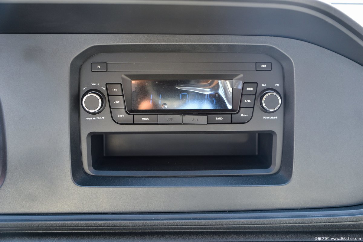 【图】东风小康 D72L 2015款LV0 1.6L 122马力 汽油 2.98米双排栏板微卡(DXK1031NC12HL)_实拍图片_1917737_卡车之家