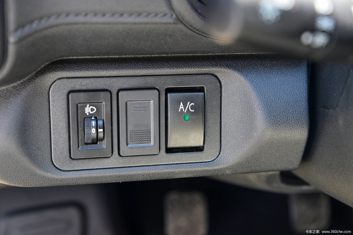 【图】东风小康 D72L 2015款LV0 1.6L 122马力 汽油 2.98米双排栏板微卡(DXK1031NC12HL)_实拍图片_1917737_卡车之家