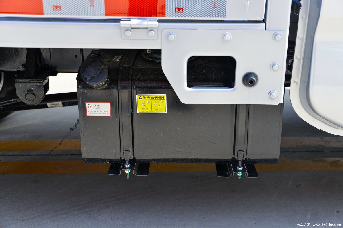 【图】东风小康 D72L 2015款LV0 1.6L 122马力 汽油 2.98米双排栏板微卡(DXK1031NC12HL)_实拍图片_1917755_卡车之家