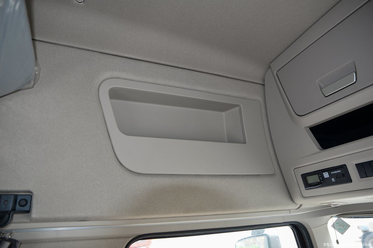 【图】东风商用车 天龙旗舰KX 王者版 580马力 6X4 LNG自动档牵引车(液缓)(DFH4250D13)_实拍图片_1921899_卡车之家