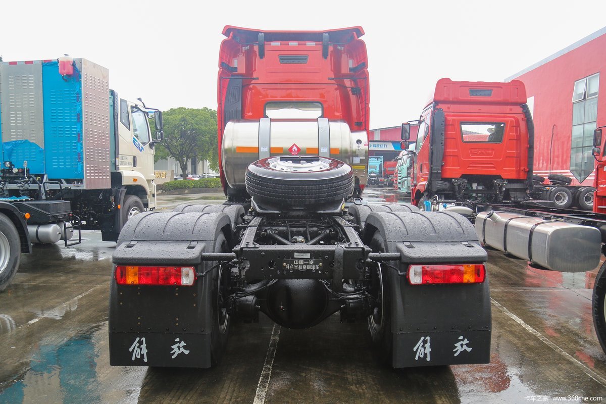 【图】一汽解放 J6V重卡 精英版 600马力 6X4 LNG自动档牵引车(法士特16档)(液缓)(CA4250P66M25T1AE6)_实拍图片_1928200_卡车之家