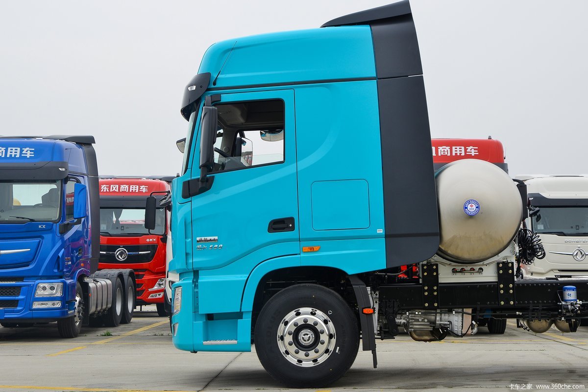 【图】东风商用车 天龙旗舰KX 王者版 580马力 6X4 LNG自动档牵引车(液缓)(DFH4250C18)_实拍图片_1928761_卡车之家