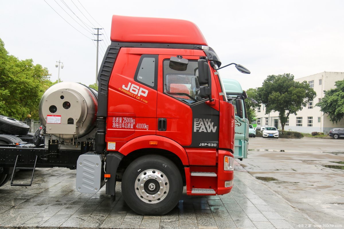 【图】一汽解放 J6P 经典版 530马力 6X4 LNG自动档牵引车(CA4250P66M25T1E6)_实拍图片_1929035_卡车之家