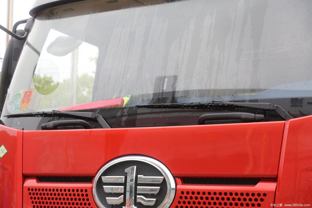 【图】一汽解放 J6P 经典版 530马力 6X4 LNG自动档牵引车(CA4250P66M25T1E6)_实拍图片_1929033_卡车之家