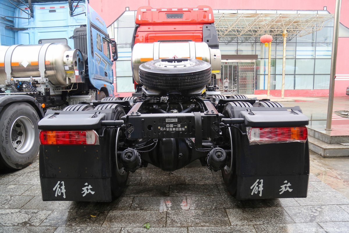 【图】一汽解放 J6P 经典版 530马力 6X4 LNG自动档牵引车(CA4250P66M25T1E6)_实拍图片_1929033_卡车之家