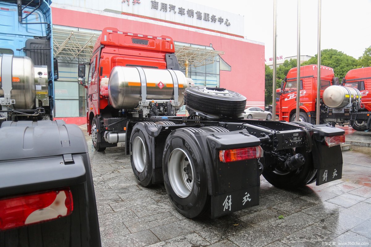【图】一汽解放 J6P 经典版 530马力 6X4 LNG自动档牵引车(CA4250P66M25T1E6)_实拍图片_1929033_卡车之家