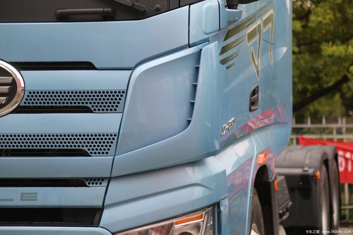 【图】一汽解放 J7重卡 经典版 530马力 6X4 LNG自动档牵引车(CA4250P77M26T1E6)_实拍图片_1929375_卡车之家