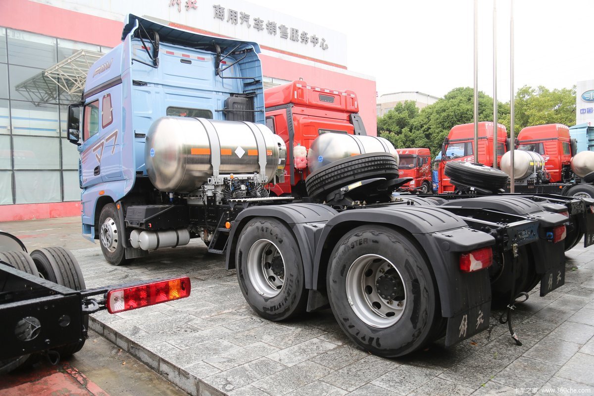 【图】一汽解放 J7重卡 经典版 530马力 6X4 LNG自动档牵引车(CA4250P77M26T1E6)_实拍图片_1929377_卡车之家