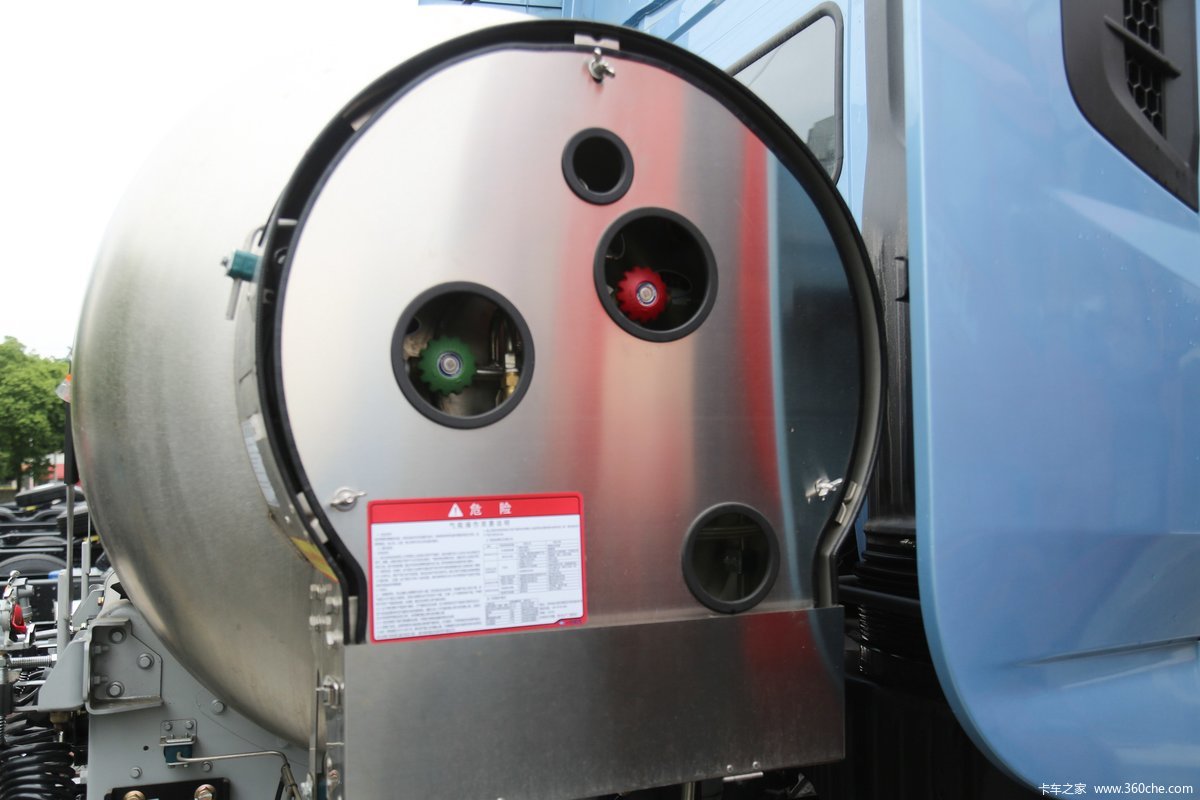 【图】一汽解放 J7重卡 经典版 530马力 6X4 LNG自动档牵引车(CA4250P77M26T1E6)_实拍图片_1929422_卡车之家