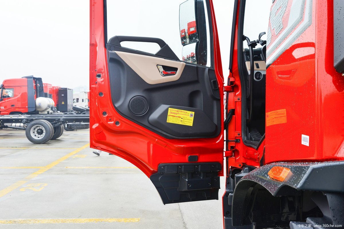 【图】东风商用车 天锦KR 星耀版 260马力 4X2 6.8米仓栅式载货车(DFH5180CCYEX7)_实拍图片_1930591_卡车之家