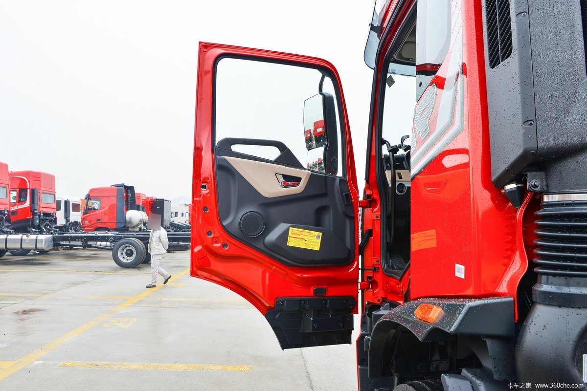 【图】东风商用车 天锦KR 星耀版 260马力 4X2 6.8米仓栅式载货车(DFH5180CCYEX7)_实拍图片_1930591_卡车之家