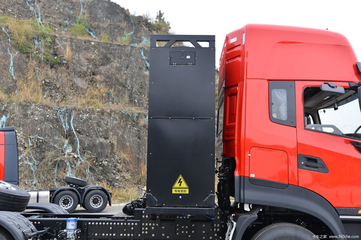 【图】东风商用车 天龙KL 6X4 换电式纯电动牵引车(DFH4250DSEV1)350kWh_实拍图片_1930969_卡车之家