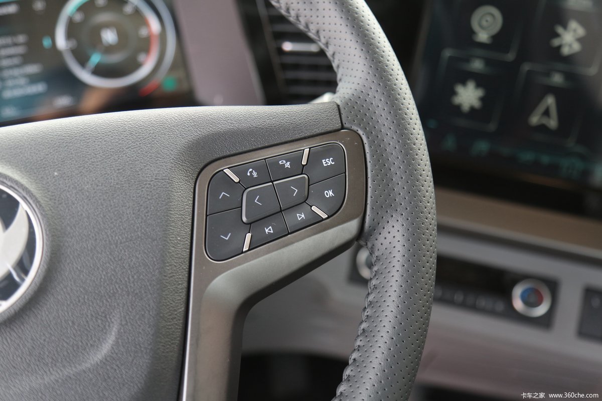 【图】东风商用车 天龙旗舰GX 580马力 6X4 LNG自动档牵引车(液缓)(DFH4250DX13)_实拍图片_1942091_卡车之家