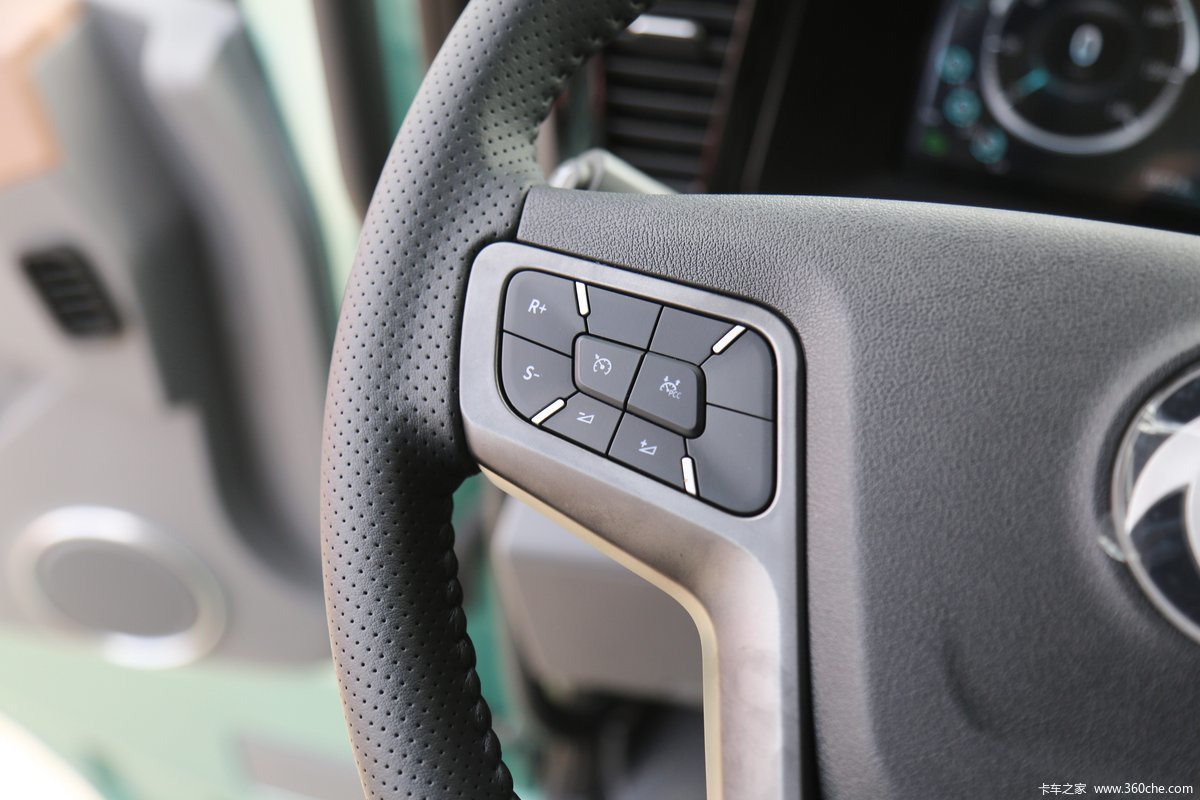 【图】东风商用车 天龙旗舰GX 580马力 6X4 LNG自动档牵引车(液缓)(DFH4250DX13)_实拍图片_1942091_卡车之家