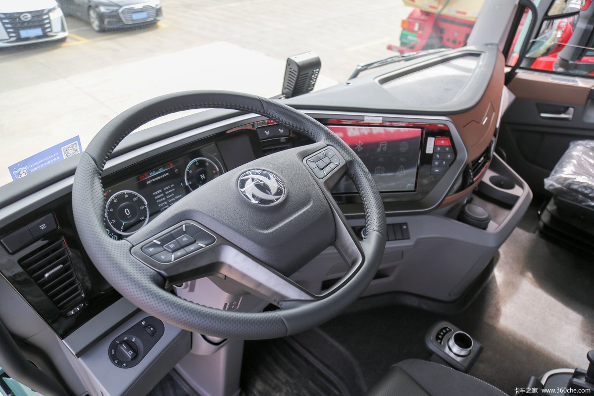 【图】东风商用车 天龙旗舰GX 580马力 6X4 LNG自动档牵引车(液缓)(DFH4250DX13)_实拍图片_1942074_卡车之家