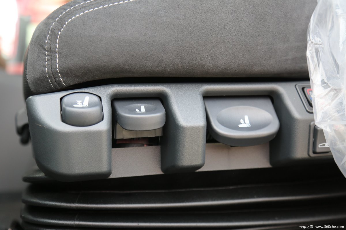 【图】东风商用车 天龙旗舰GX 580马力 6X4 LNG自动档牵引车(液缓)(DFH4250DX13)_实拍图片_1942096_卡车之家