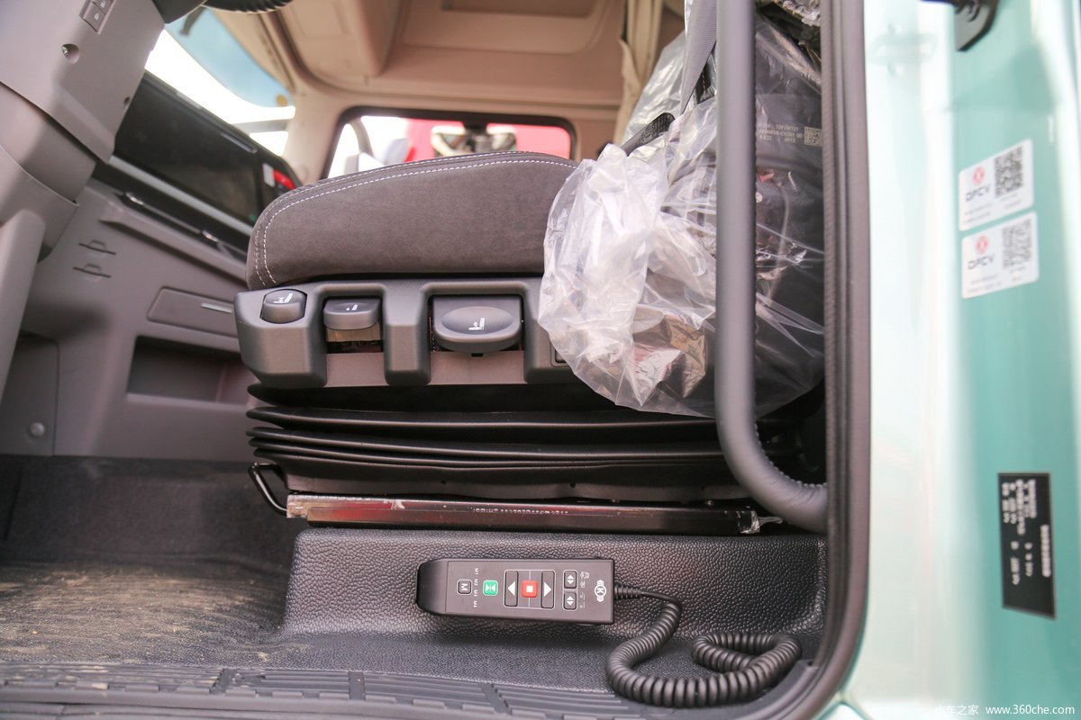 【图】东风商用车 天龙旗舰GX 580马力 6X4 LNG自动档牵引车(液缓)(DFH4250DX13)_实拍图片_1942077_卡车之家