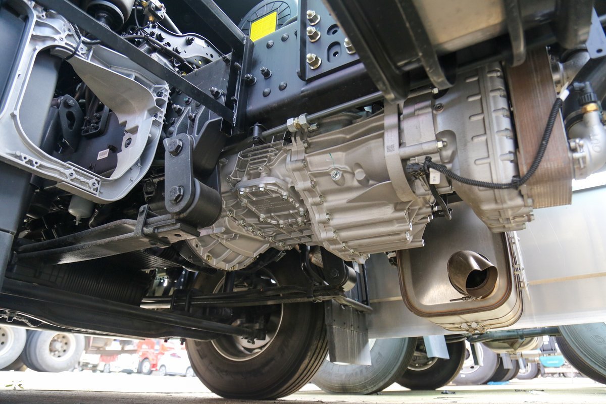 【图】东风商用车 天龙旗舰GX 580马力 6X4 LNG自动档牵引车(液缓)(DFH4250DX13)_实拍图片_1942112_卡车之家