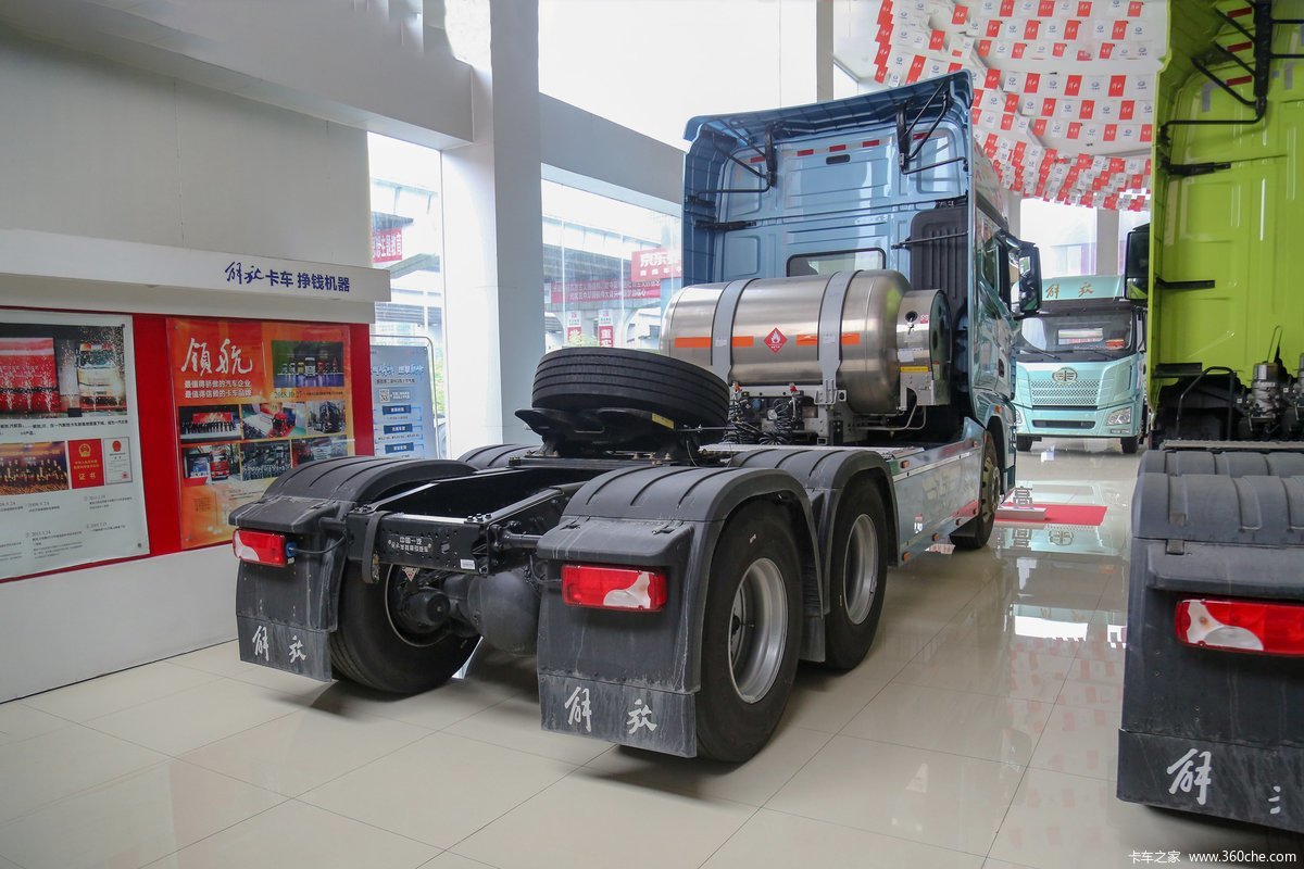【图】一汽解放 J7重卡 600马力 6X4 LNG自动档牵引车(液缓)(465后桥)(CA4250P77M26T1E6)_实拍图片_1942582_卡车之家