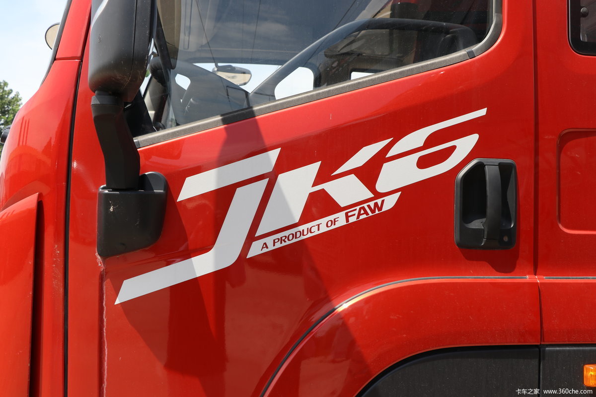 【图】青岛解放 JK6中卡 300马力 4X2 6.8米仓栅式载货车(一汽解放8档)(CA5180CCYP28K8L2E6A90)_实拍图片_1944978_卡车之家