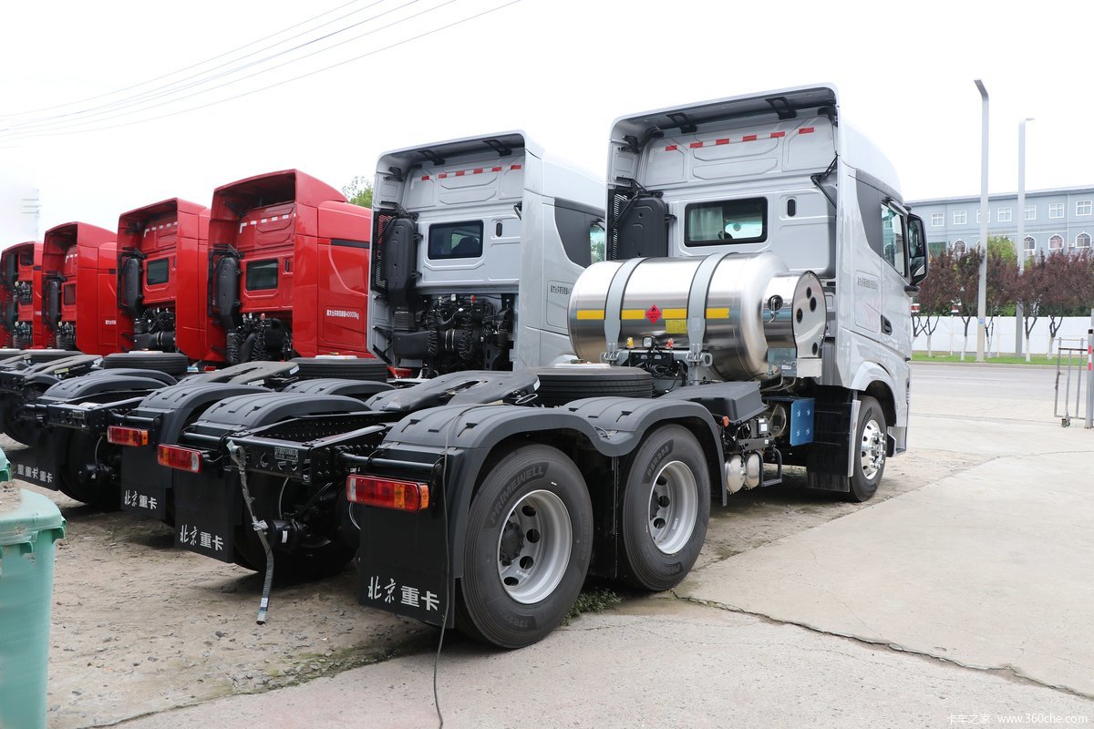 【图】北京重卡 追梦 舒适版 580马力 6X4 LNG自动档牵引车(BJ4250G6CP)_实拍图片_1945949_卡车之家