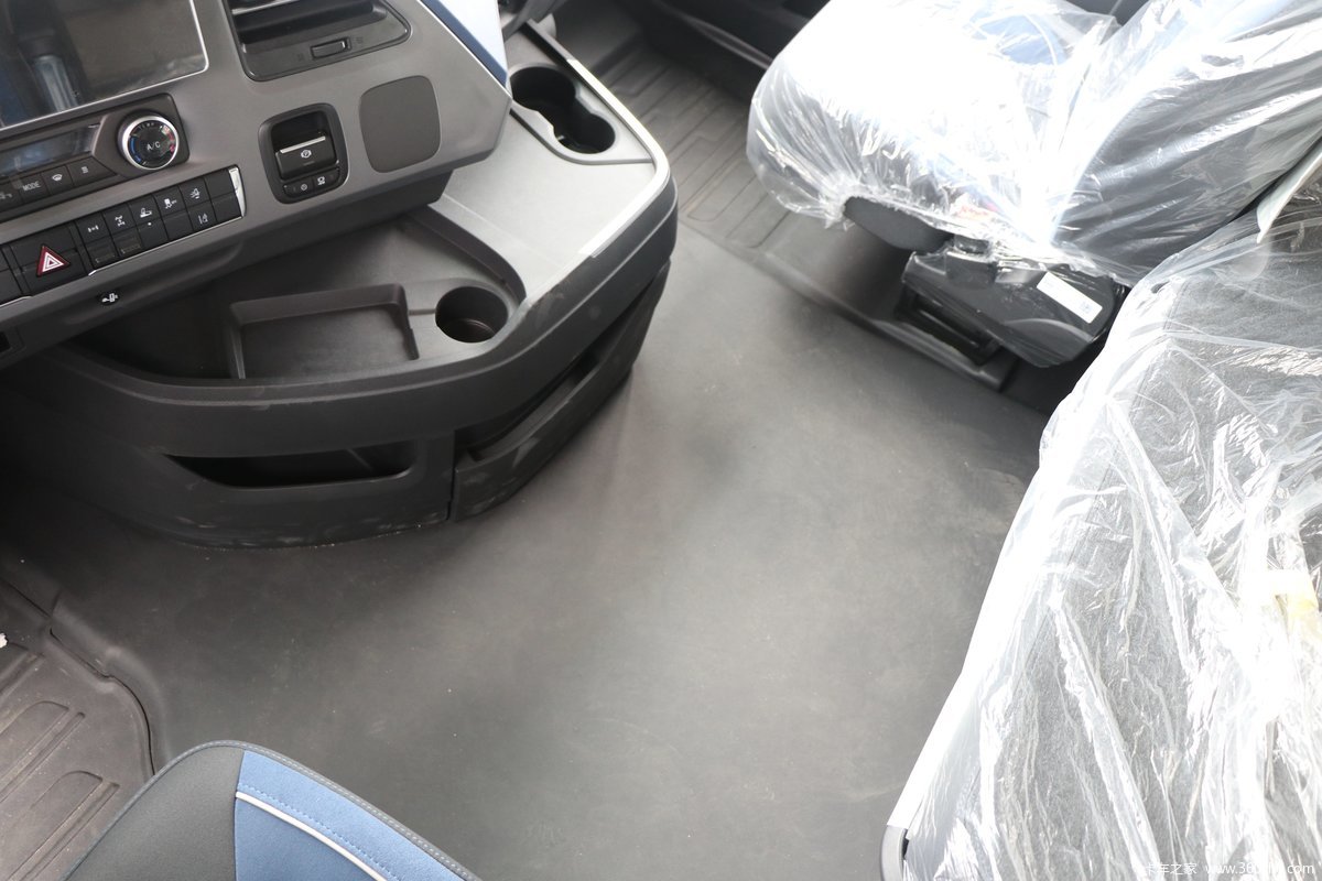 【图】北京重卡 追梦 舒适版 580马力 6X4 LNG自动档牵引车(BJ4250G6CP)_实拍图片_1945965_卡车之家