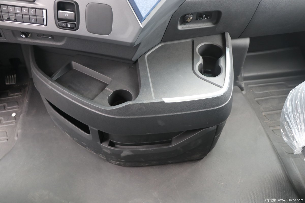 【图】北京重卡 追梦 舒适版 580马力 6X4 LNG自动档牵引车(BJ4250G6CP)_实拍图片_1945965_卡车之家