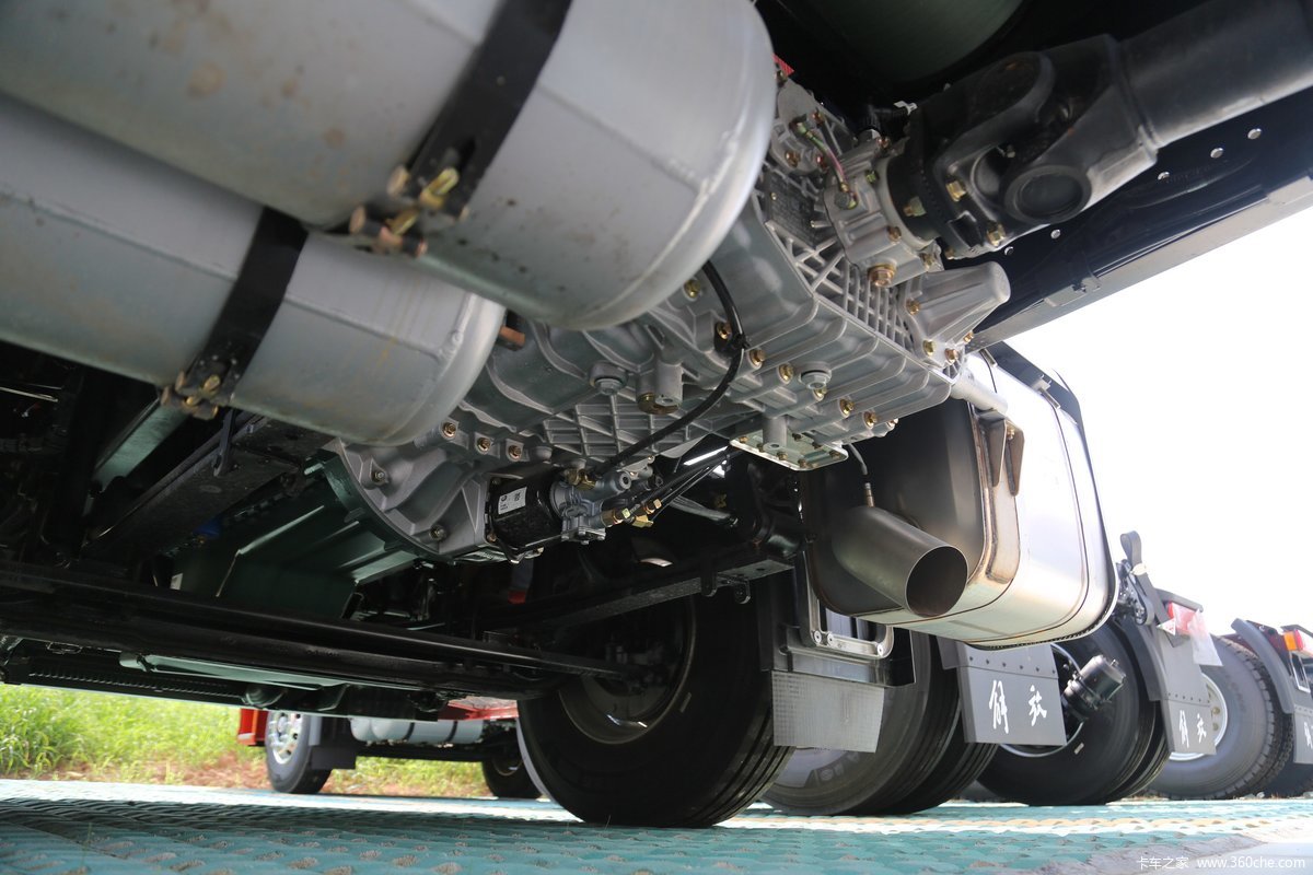 【图】一汽解放 J6P 经典版 486马力 6X4 CNG牵引车(带液缓)(CA4250P66M25T1A1E6)_实拍图片_1951931_卡车之家