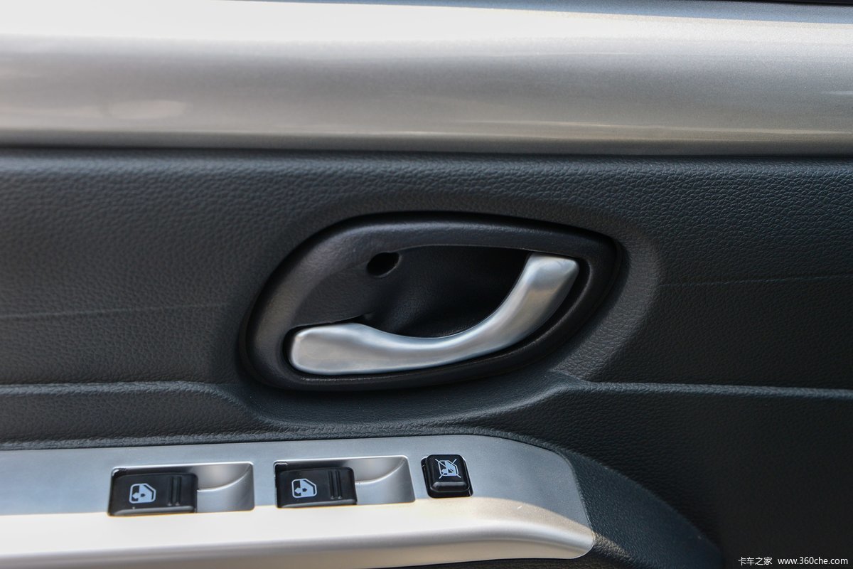 【图】东风 小霸王W08 1.6L 123马力 3.05米单排栏板小卡(后单胎)(EQ1032S60Q4D)_实拍图片_1962633_卡车之家