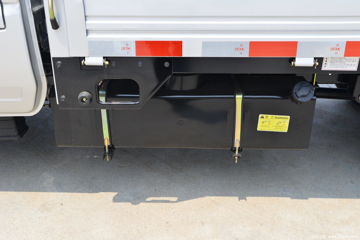 【图】东风 小霸王W08 1.6L 123马力 3.05米单排栏板小卡(后单胎)(EQ1032S60Q4D)_实拍图片_1962662_卡车之家