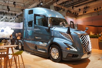【图】沃尔沃 VNL重卡 500马力 6X4 AMT自动挡牵引车_实拍图片_1986834_卡车之家